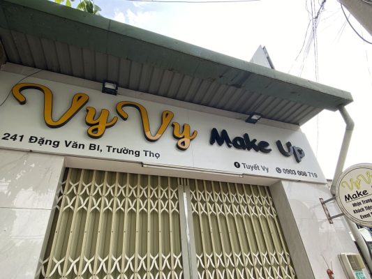 99+ Mẫu bảng hiệu make up đẹp hút khách 2025