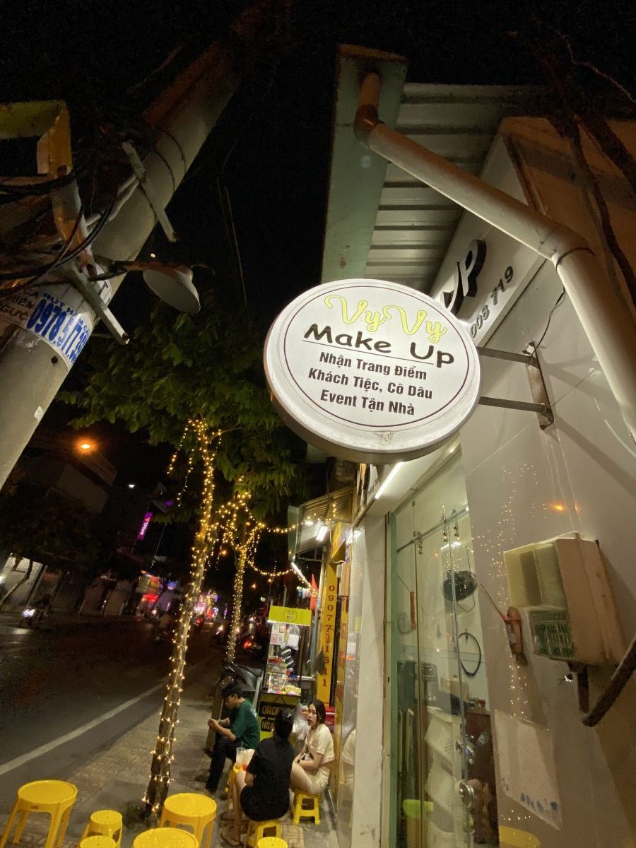 99+ Mẫu bảng hiệu make up đẹp hút khách 2025