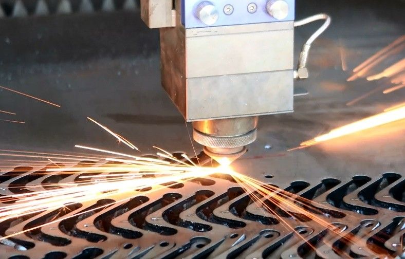 Tia Chớp - dịch vụ khắc Laser giá rẻ theo yêu cầu tại TPHCM